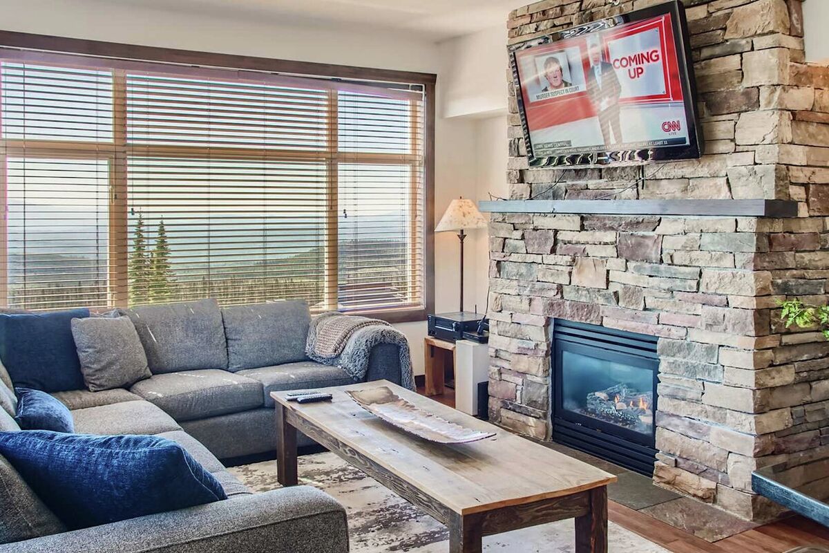 Crescent Ski Lodging - Condo at Big White Mountain