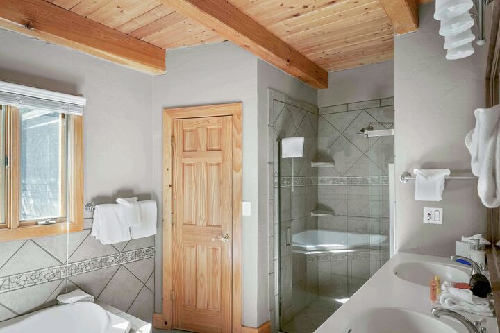 Snow Mountain Lodge Ski Lodging - Chalet at Breckenridge