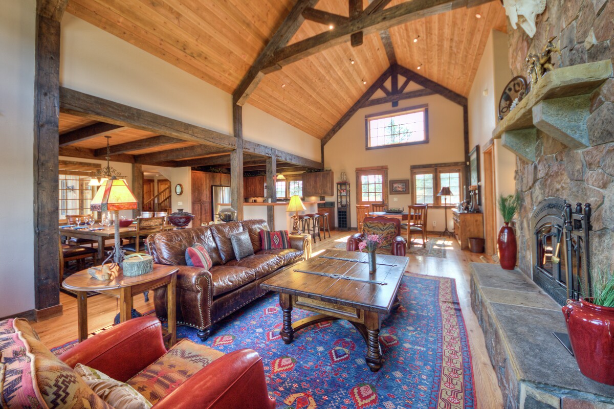 Antler Ridge Lodge Ski Lodging - Chalet at Big Sky